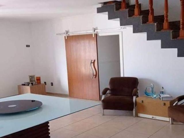 Cobertura à Venda com 3 dorms em Santos no bairro da Aparecida