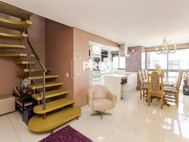 Cobertura à Venda com 3 Quartos no Ecoville