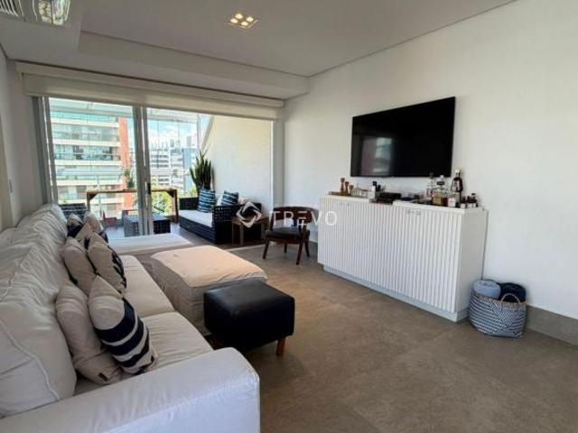 Cobertura á venda com 3 quartos, 4 banheiros, 2 vaga e 145m²