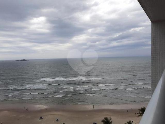 Cobertura à venda com 3 suítes no condomínio Mar de Coral, Guarujá