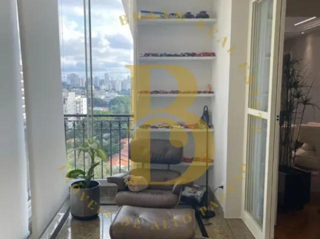 Cobertura à venda com 256m² em Moema