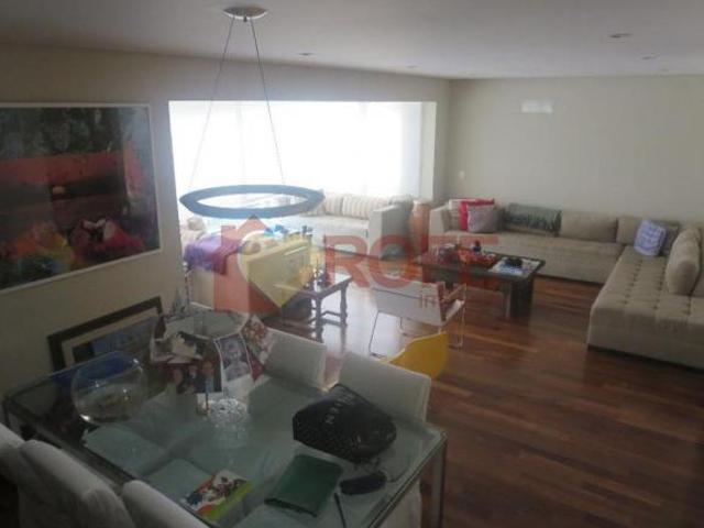Cobertura à venda com 270m², 3 quartos e 3 vagas, na Vila Olimpia, SP