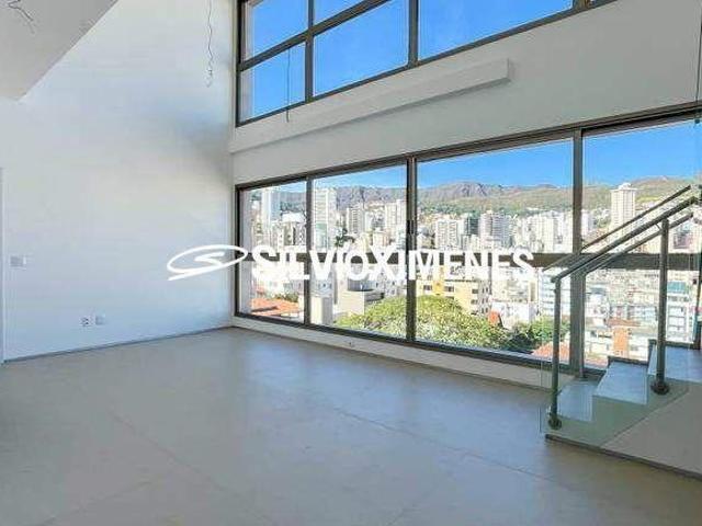 Cobertura à venda com 323m², com 4 quartos e 4 vagas