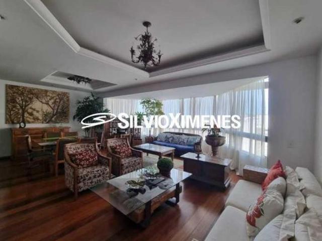 Cobertura à Venda com 377m², 5 quartos e 3 vagas