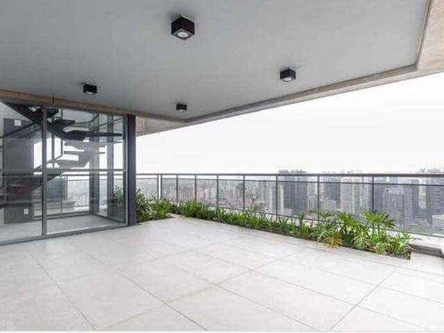 Cobertura à Venda com 410m², 4 dormitórios, 4 suítes, 1 sala e 5 vagas!