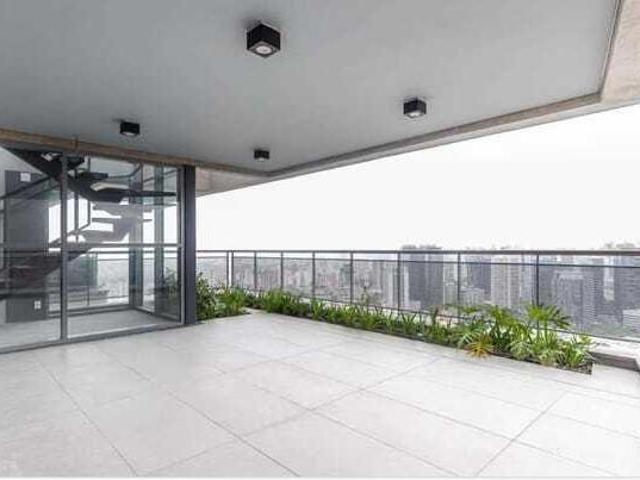 Cobertura à Venda com 410m², 4 dormitórios, 4 suítes, 1 sala e 5 vagas!