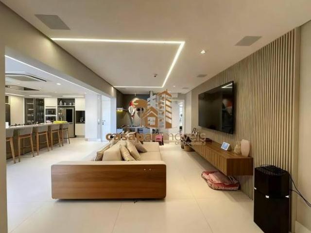 Cobertura á venda com 4 quartos e 302,53m², piscina privativa e 3 vagas