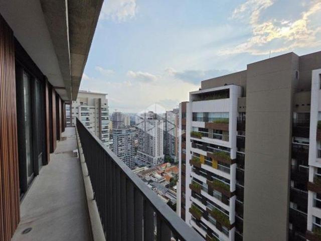 Cobertura a Venda com 4 quartos sendo 4 suítes com 161m2