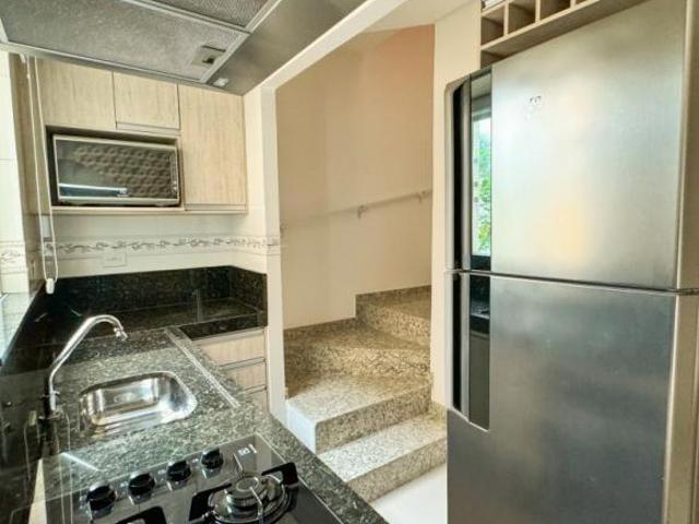 Cobertura à venda com 94m² com 2 dormitórios no bairro Paraíso. REF: 16467