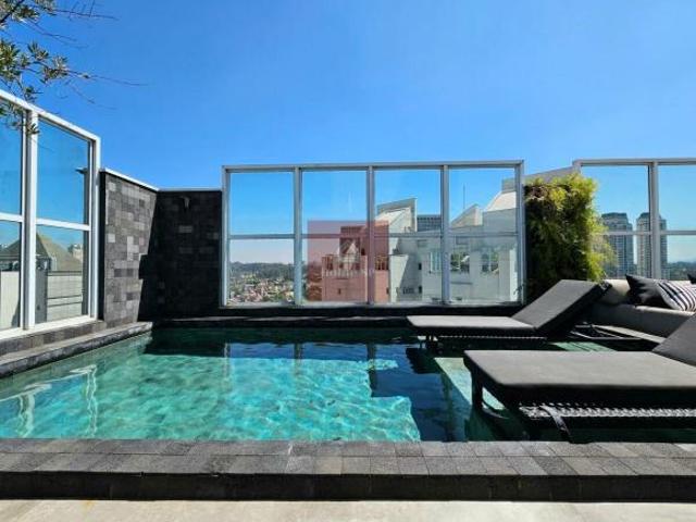 Cobertura à Venda com Piscina e Vista da Cidade