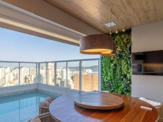 Cobertura à venda com vista panorâmica para o mar e cidade no Gonzaga em Santos/SP