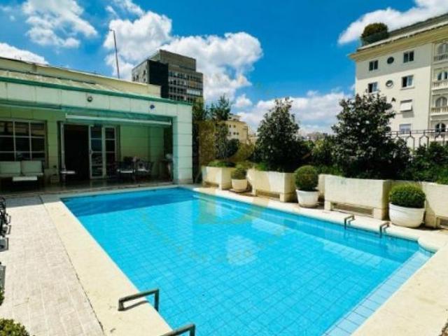 Cobertura á venda de 750m², com 4 quartos e 3 suítes, 4 vagas no Jardim América
