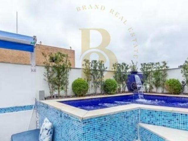 Cobertura á venda de 200m², com 02 dormitórios e 03 vagas com piscina