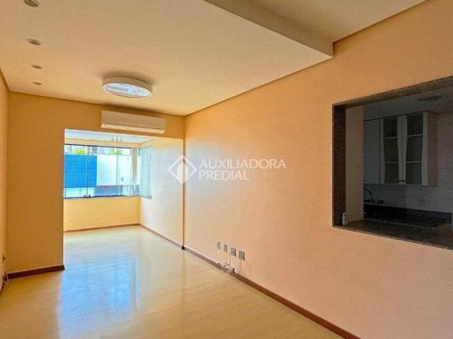 Cobertura à venda de 2 quartos com vista perene do Rio Guaíba no bairro Tristeza