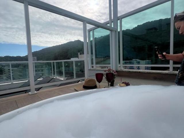 Cobertura a venda em Ubatuba, na melhor praia apenas 50 metros do mar