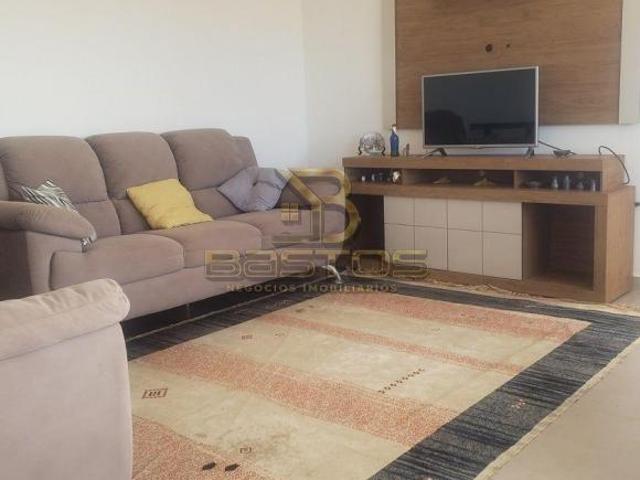 Cobertura a venda em Ubatuba a 430 metros da Praia grande, Gastronomia, Comércio e Vida Noturna