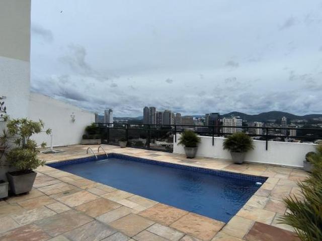 Cobertura à venda em Alphaville 309m²