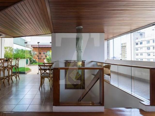 Cobertura à venda em Higienópolis com 700m² de área útil e 4 suítes