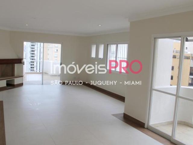 Cobertura à venda em Itaim com 205 m²