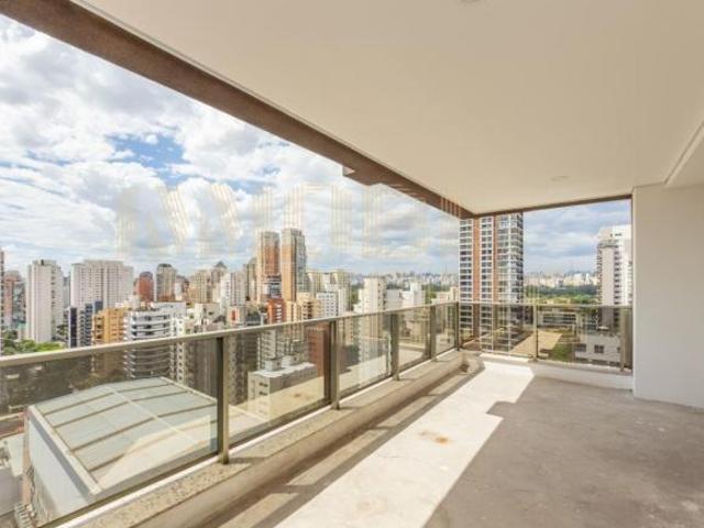 Cobertura à venda em Moema | 4 quartos/ 4 suítes