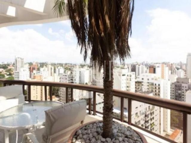 Cobertura à venda em Moema, 347 m, 2 suítes, 4 vagas