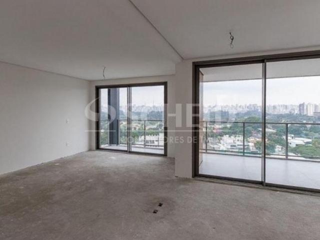 Cobertura á Venda em Moema com 398m², 3 quartos sendo 3 suítes, 6 vagas