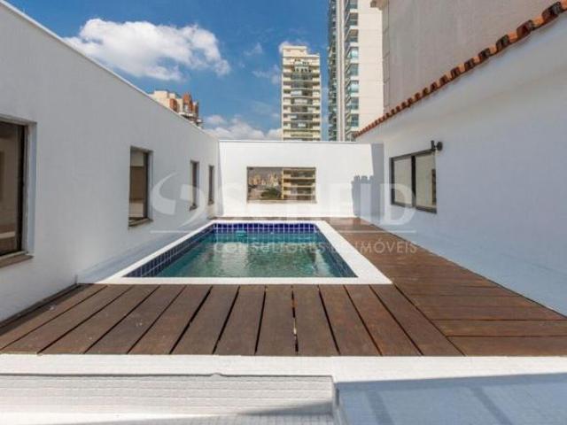COBERTURA À VENDA EM MOEMA REFORMADA EM ÓTIMA LOCALIZAÇÃO DE MOEMA
