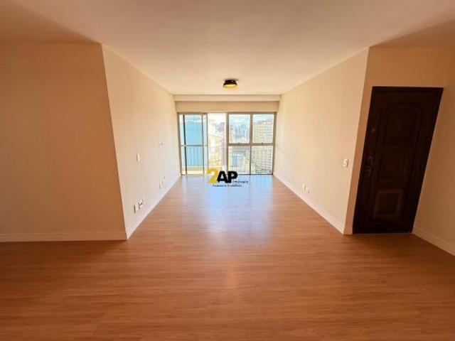 Cobertura à venda em Moema, São Paulo SP: 3 quartos, 1 suíte, 4 banheiros, 2 vagas, 250m² de área