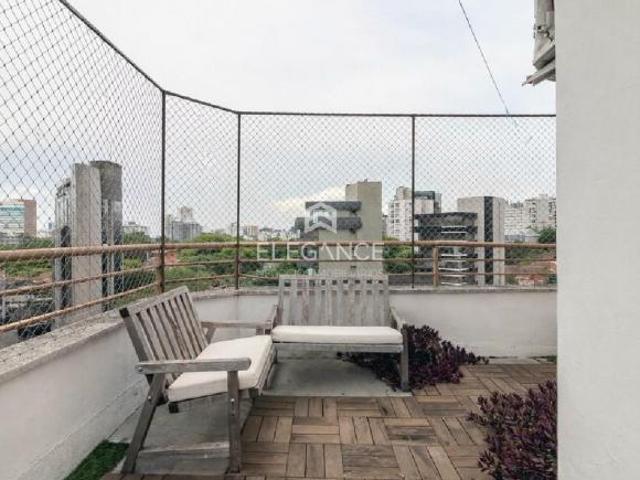 Cobertura à venda em Moinhos de Vento, Porto Alegre RS: 1 quarto, 1 suíte, 2 banheiros, 1 vaga, 120m