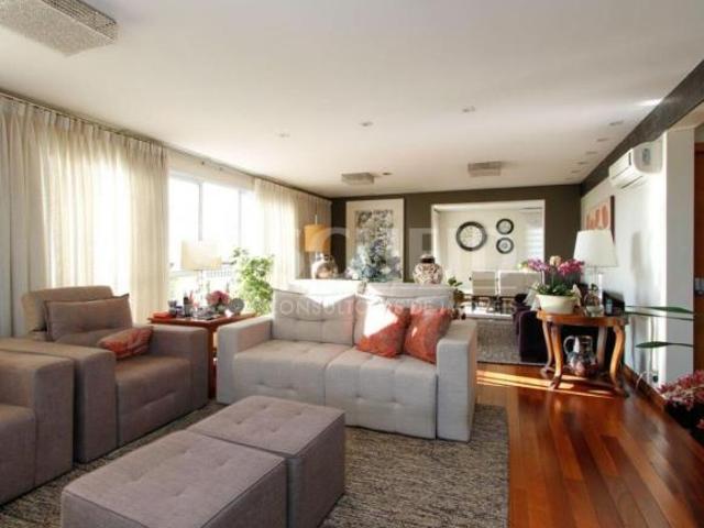 Cobertura á Venda em Perdizes com 326m², 4 quartos sendo 3 suítes, 6 vagas