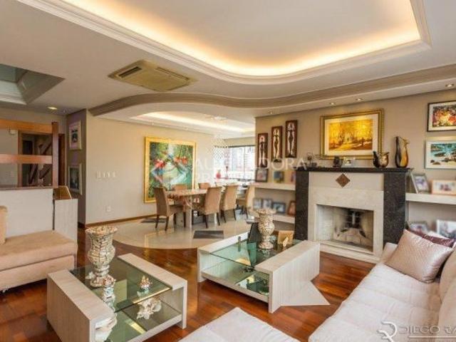 Cobertura à venda em Porto Alegre com vista panorâmica. Tres vagas