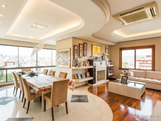 Cobertura à venda em Porto Alegre com vista panorâmica. Tres vagas