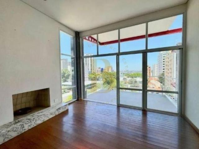 Cobertura à venda na Vila Madalena 210 m² | 2 Suítes | 2 Vagas | Depósito | Lareira!