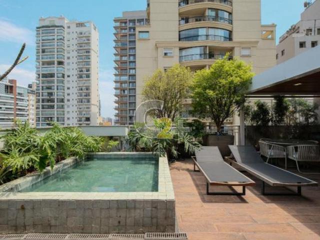Cobertura á venda na Vila Nova Conceição, 1 suíte, 2 vagas de garagem