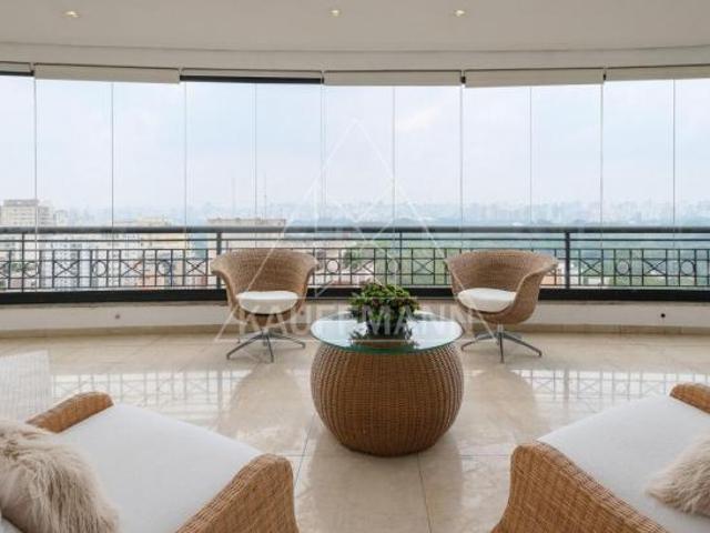 Cobertura à Venda na Vila Nova Conceição 4 Suítes, 8 Vagas 700m² A.U