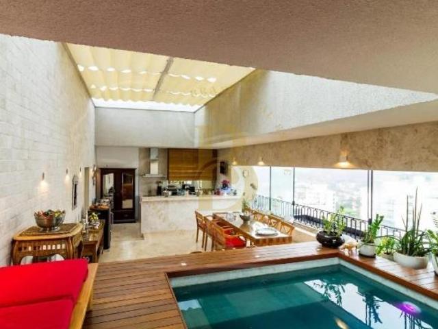 Cobertura á venda na Vila Nova Conceição, 565m², 4 suítes, 9 vagas, piscina