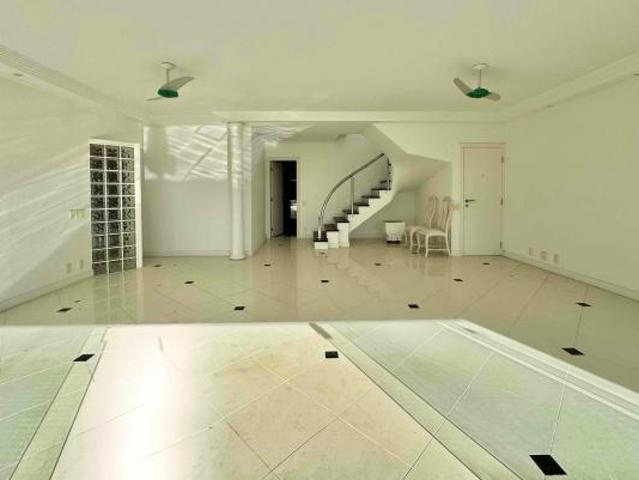 Cobertura à Venda na Enseada no Guarujá | Qvista inteligência imobiliário