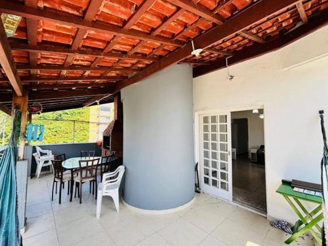Cobertura à venda na Pitangueiras no Guarujá, SP | QVista Inteligência Imobil.