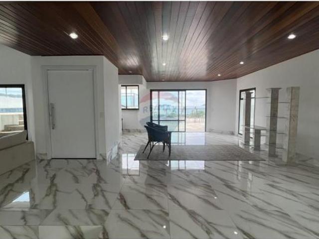 Cobertura a venda na praia da Enseada Guarujá SP