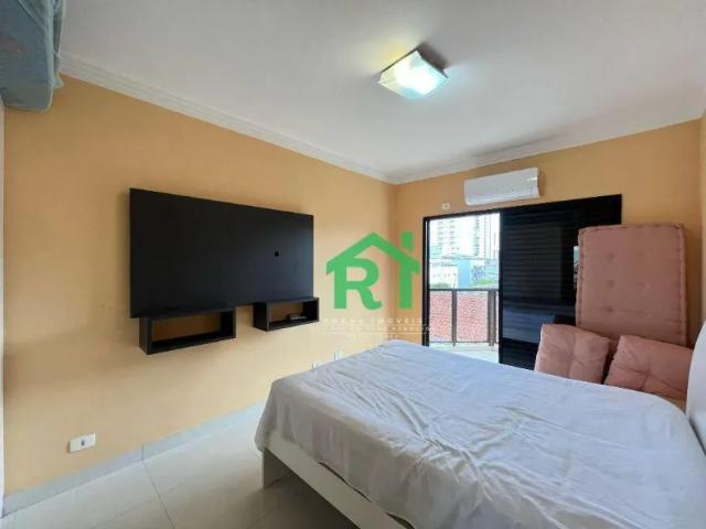 Cobertura à venda na Praia da Enseada | Rocha Imóveis Guarujá