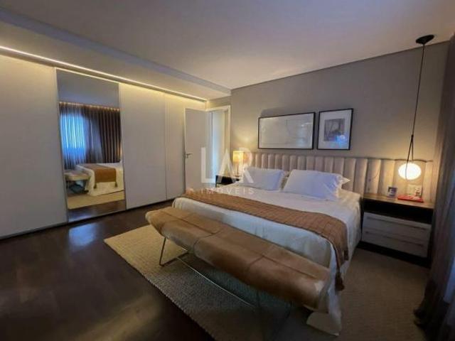 Cobertura à venda no Vila da Serra 300m2