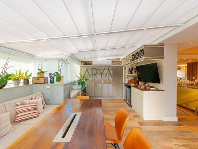 Cobertura à venda no Água Verde ARYA1