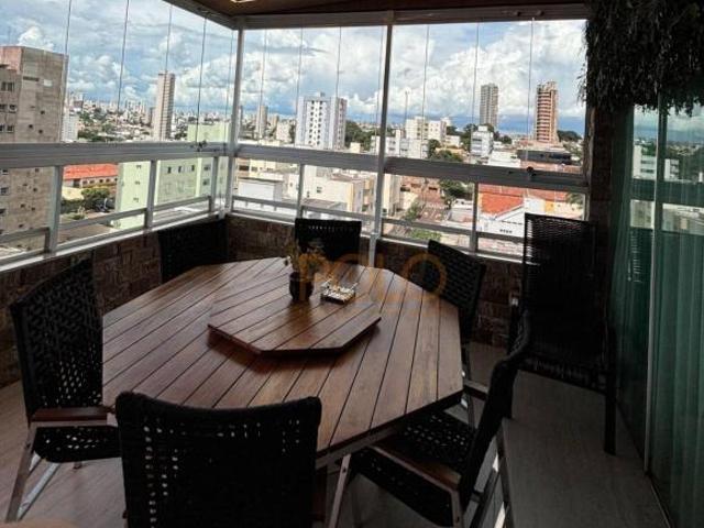 Cobertura à venda no bairro Copacabana em Uberlândia