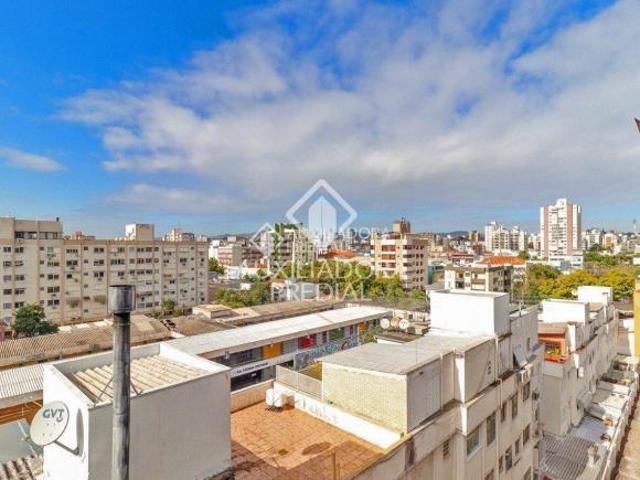 Cobertura à venda no bairro Menino Deus, Porto Alegre, com terraço e churrasqueira