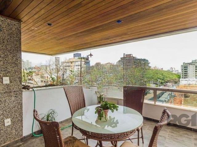 Cobertura a venda no Bairro Petrópolis, Porto Alegre. 3 dormitórios, 3 vagas, 1