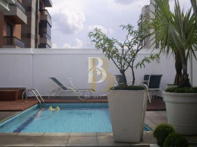 Cobertura á venda no Campo Belo, 320m², 3 suítes, e 3 vagas