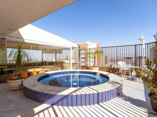 Cobertura à venda no centro de Alphaville com 3 dormitoris e Piscina privativa