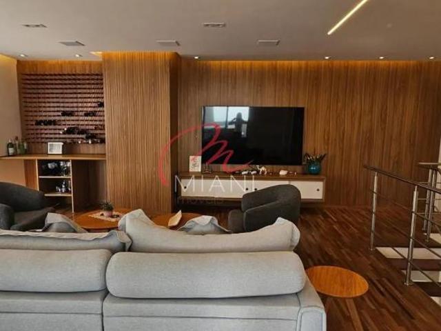 Cobertura à venda no Jardim Boa Vista com 180m², 3 quartos sendo 3 suítes e 3 vagas de garagem