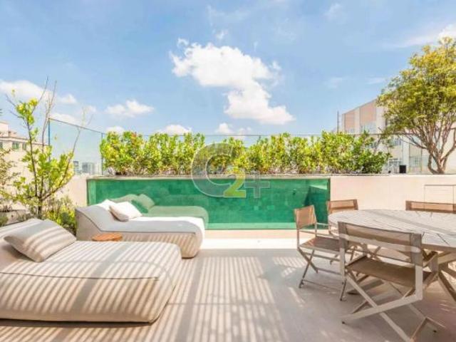 Cobertura à venda no Jardim Paulista com 4 suites e 5 vagas