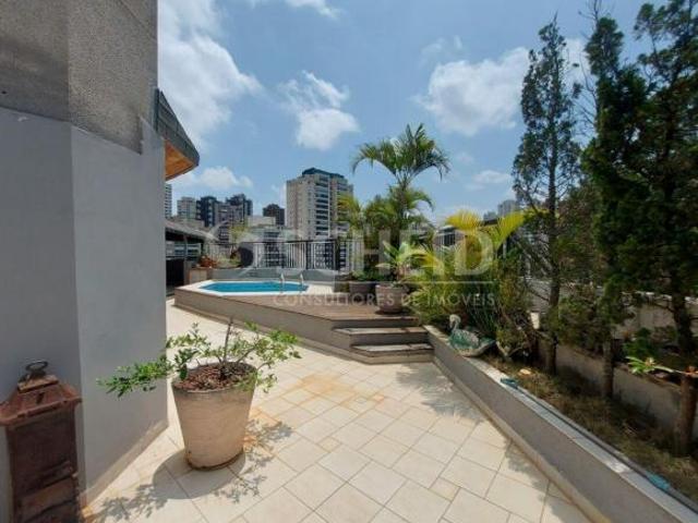 Cobertura à Venda no Morumbi, 580m², 4 suítes, Piscina, Churrasqueira, Sauna, 4 vagas e depósito